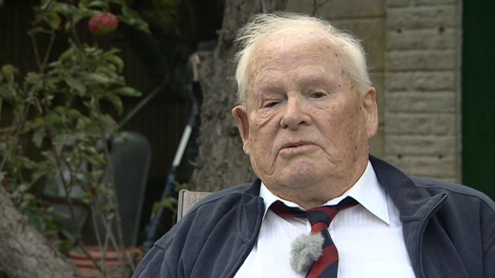 Queen Elizabeth II: Coventry man recalls leading Coronation parade ...