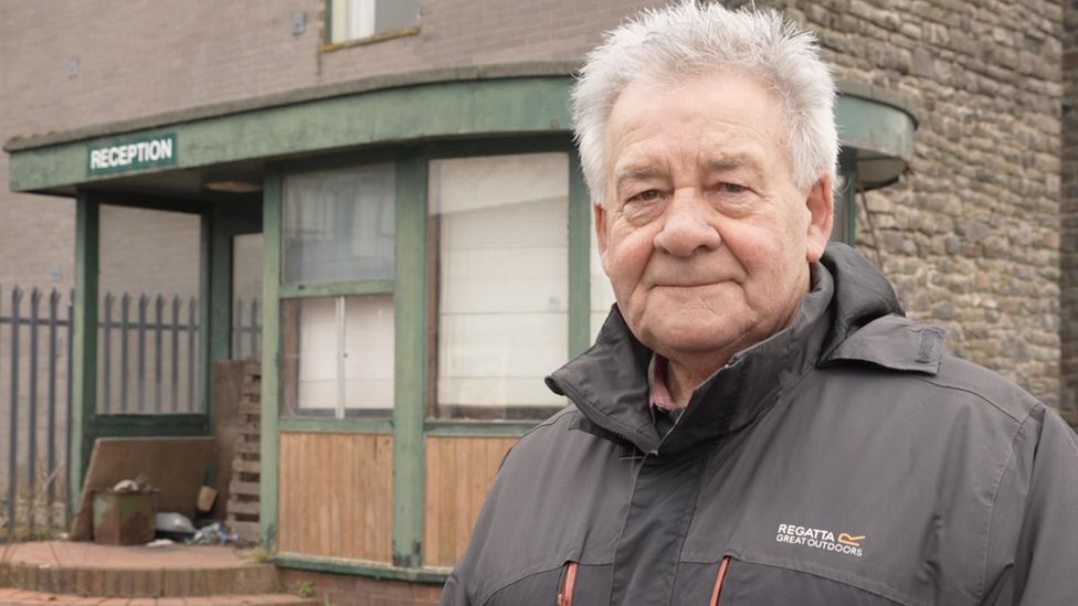 Arddangosfa yn cofio cyfraniad a dylanwad Laura Ashley - BBC Cymru Fyw