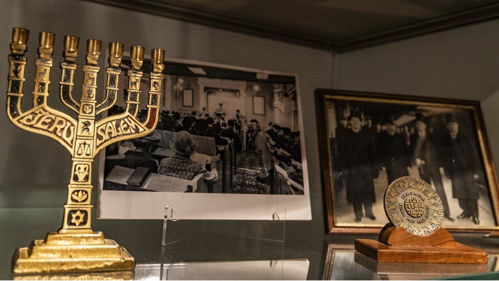 Holocaust survivor's story highlighted at Coventry exhibition - BBC News