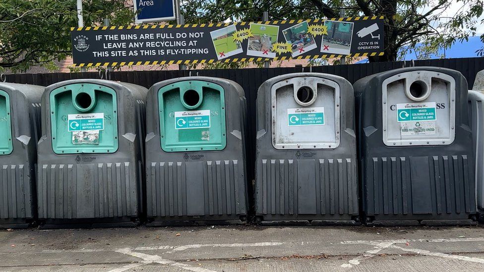 Boston: Man fined after leaving bottles at recycling point - BBC News