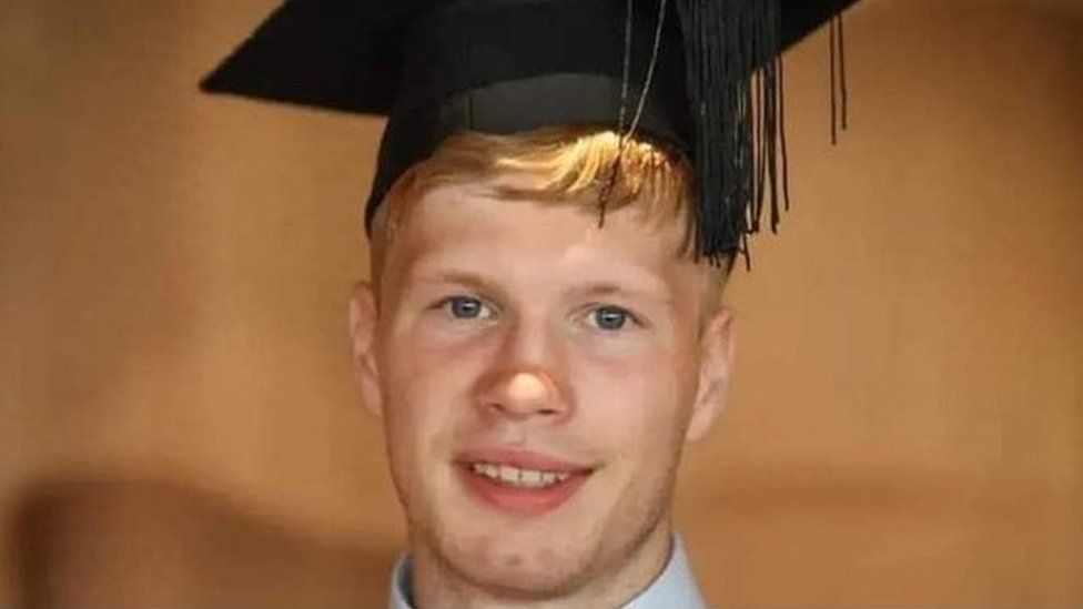 Dyfodol ansicr Meddygfa Cross Hands a'r Tymbl yn 'ofid i nifer' - BBC ...