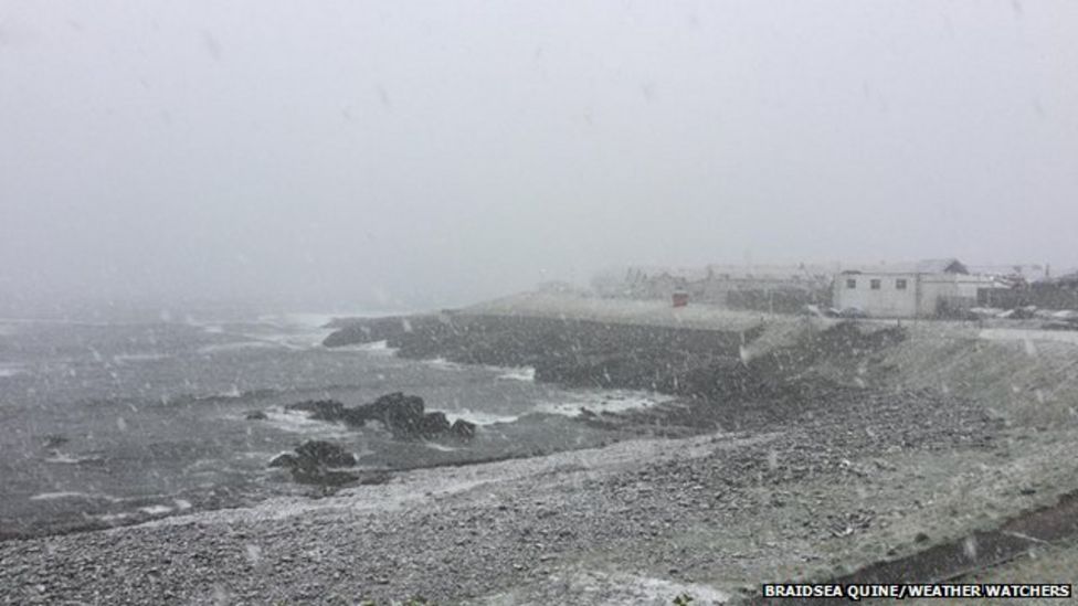 Gallery: April snow showers - BBC Weather