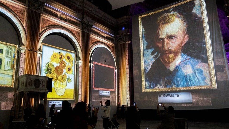 UK Van Gogh projection premiere opens in York - BBC News