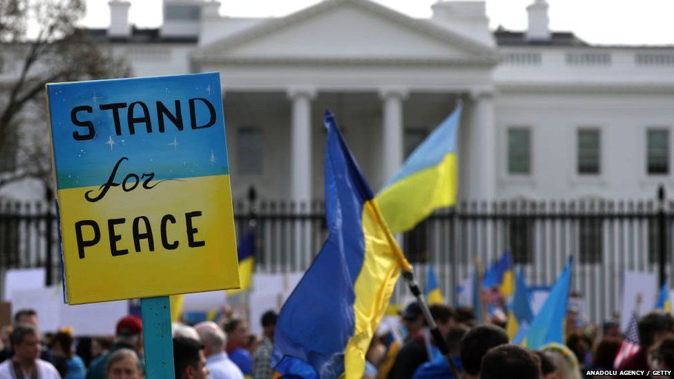 Ukraine: Protests continue as people call for end to war - BBC Newsround