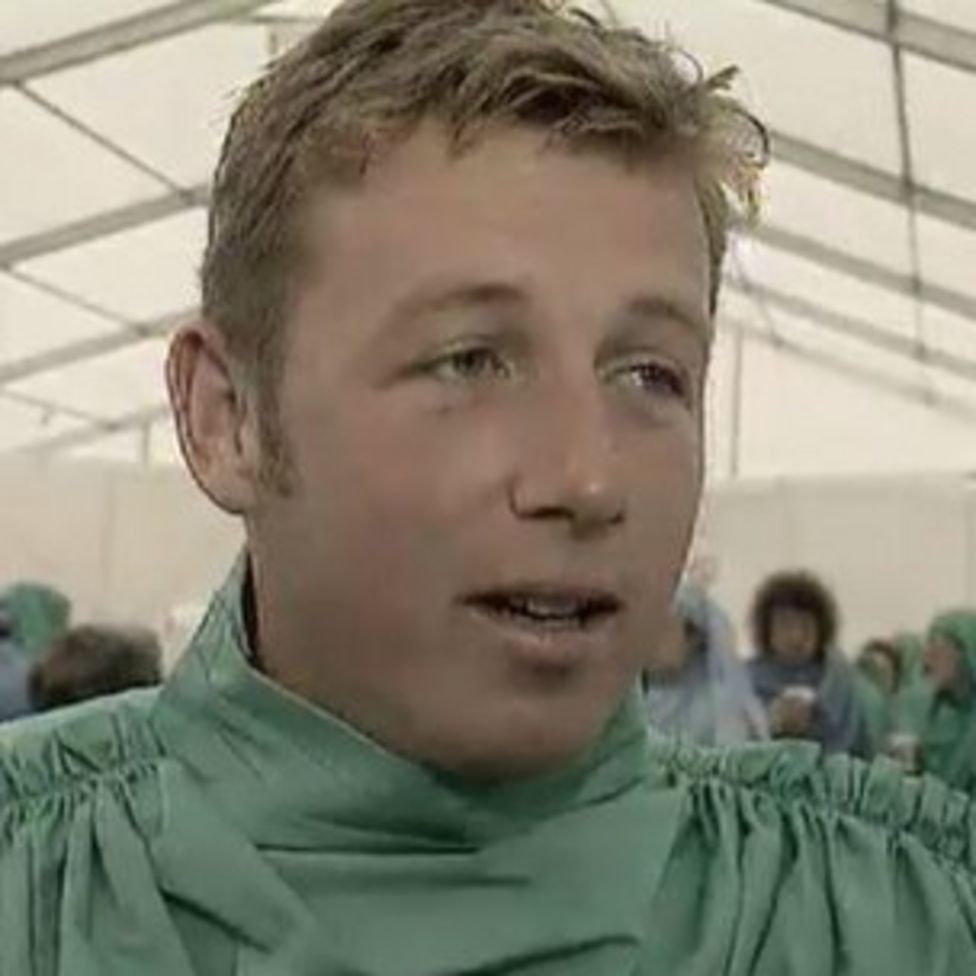 Robert Croft: Criced, Cymreictod a cholli swydd - BBC Cymru Fyw