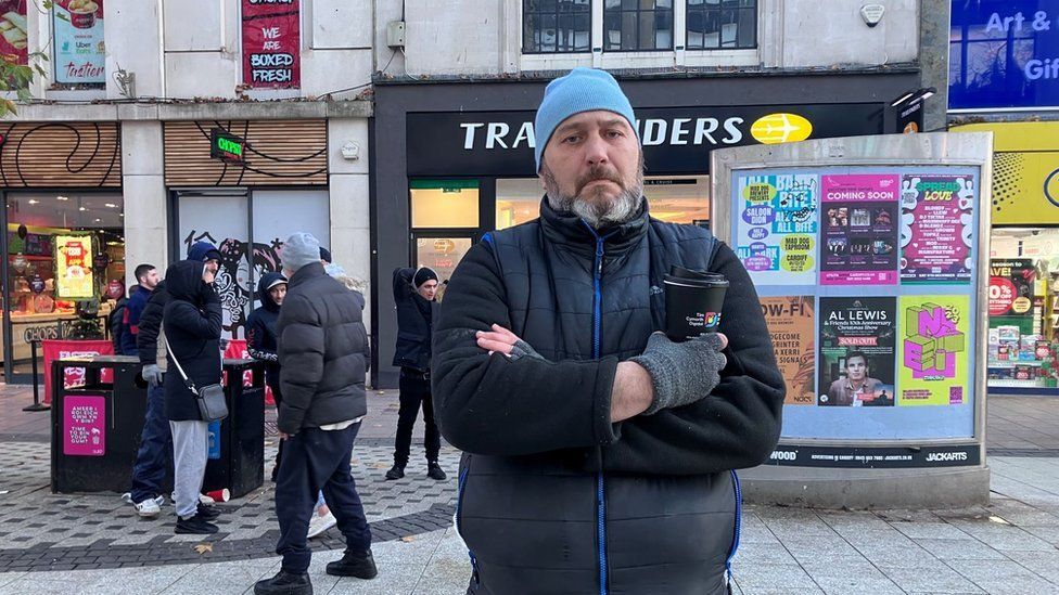 Cardiff's homeless community grieving death of friend - BBC News