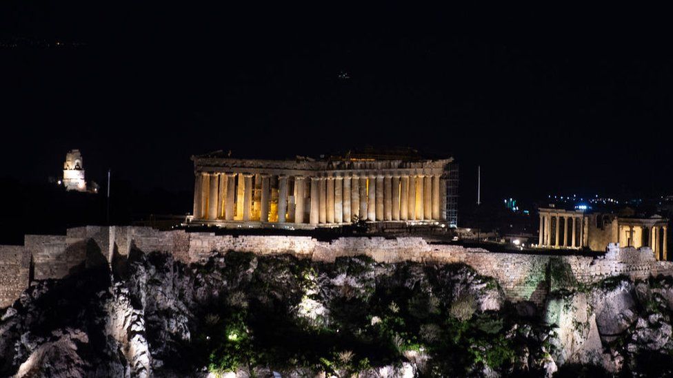Earth Hour 2019: World's landmarks go dark for Earth Hour - BBC Newsround