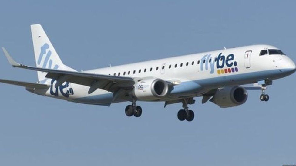 Awyren o Gaerdydd yn glanio ar frys ar ôl taro aderyn - BBC Cymru Fyw