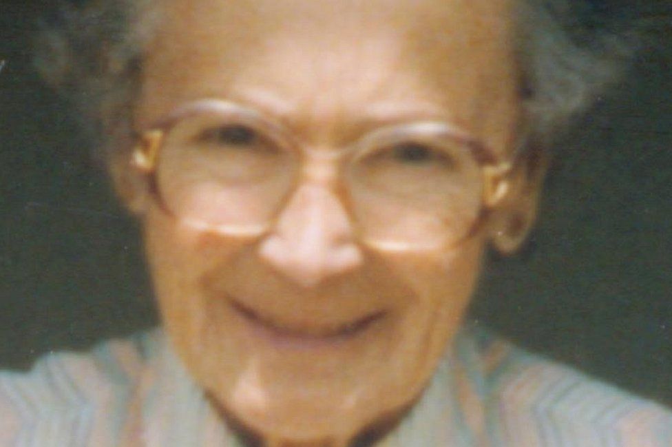 Agnes Ogden: Answer to widow's murder 'in local area' - BBC News