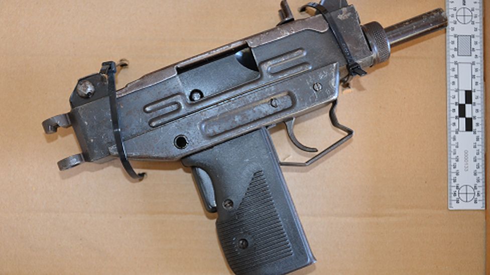 Londonderry: Guns and ammunition found in Ballymagroarty search - BBC News