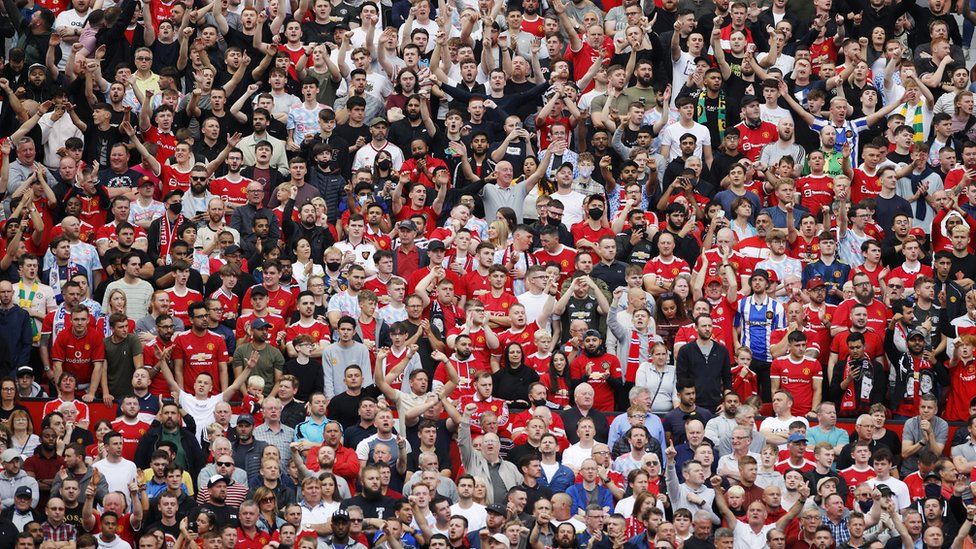 Manchester United v Leeds: Six arrests made - BBC News