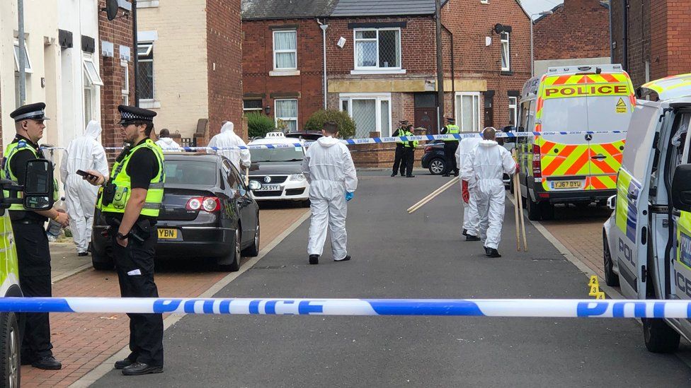 Murder arrests after man found dead in Wakefield house - BBC News