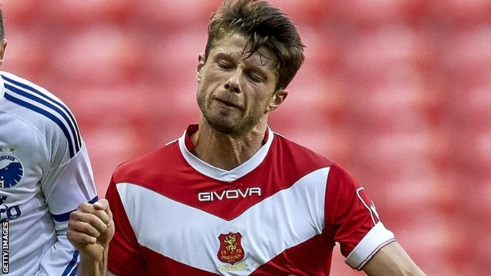 Jason Oswell: Morecambe sign striker from non-league Stockport County ...