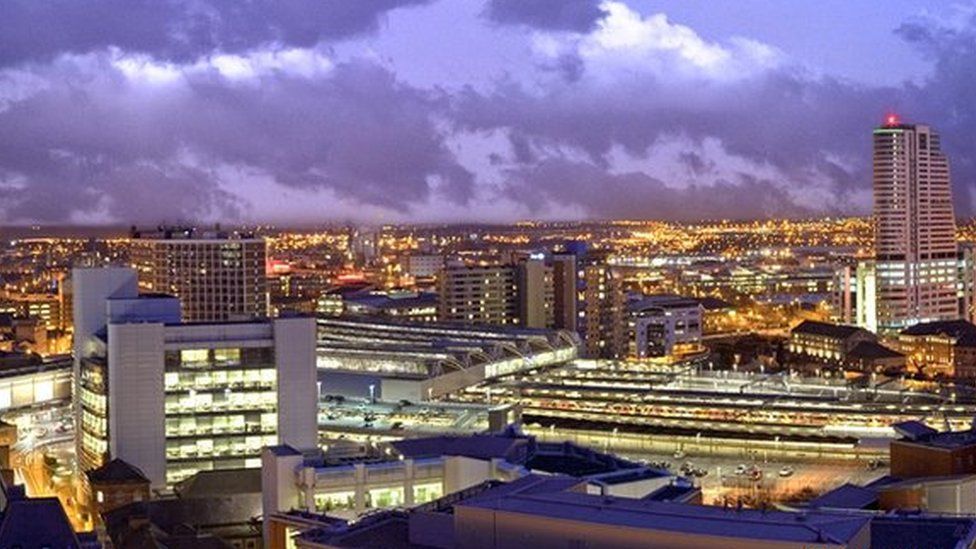 Leeds' City Square may be closed to through traffic - BBC News