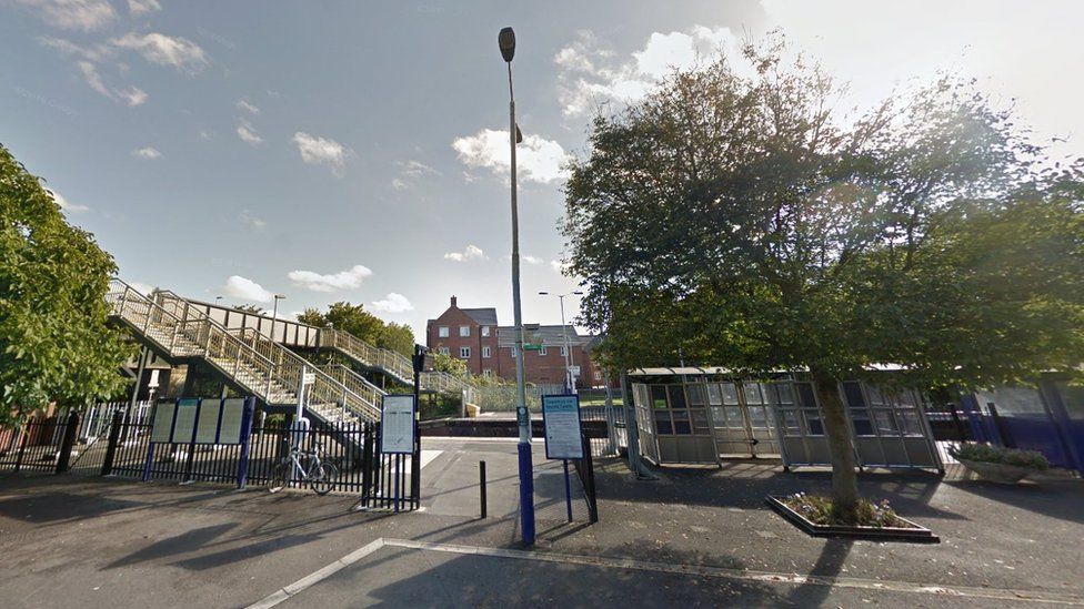 Man's 'fall' from Highbridge and Burnham station bridge probed - BBC News