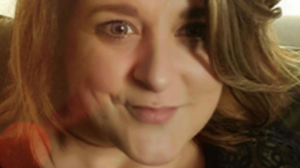 Family pay tribute to mother killed in Halsall crash - BBC News