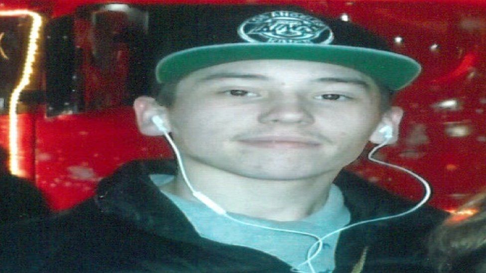 Three held after fatal shooting of teenager Connor Smith - BBC News
