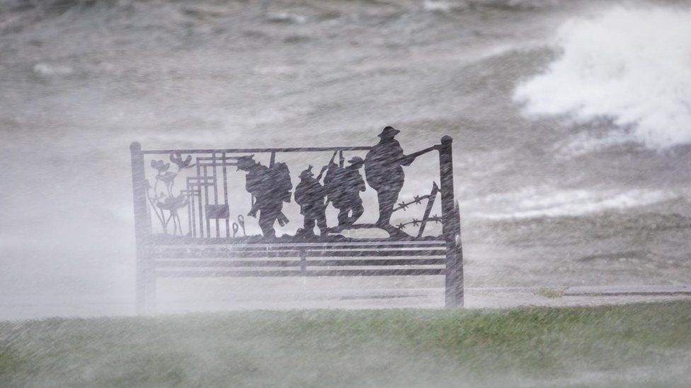 In pictures: Storms Malik and Corrie hit Scotland - BBC News