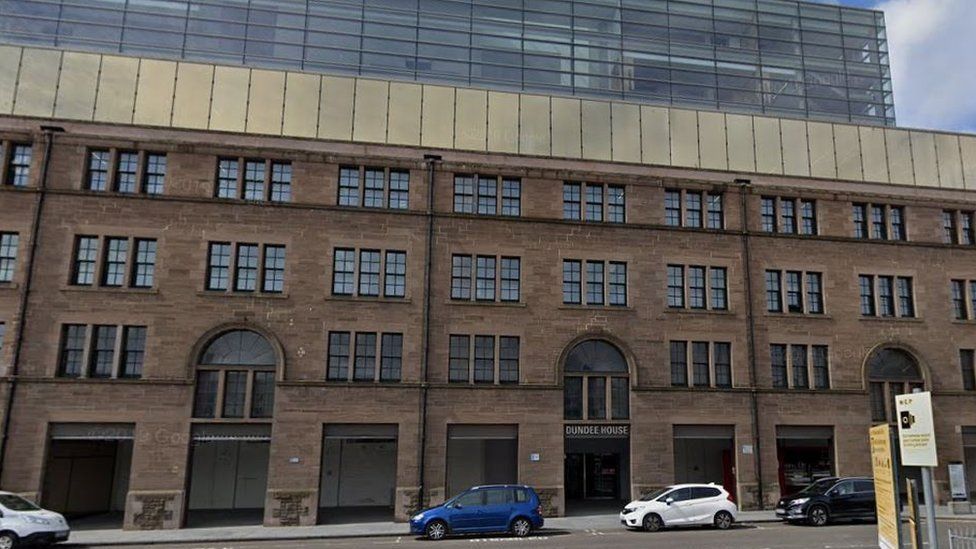 Dundee City Council headquarters reopen after power restored - BBC News