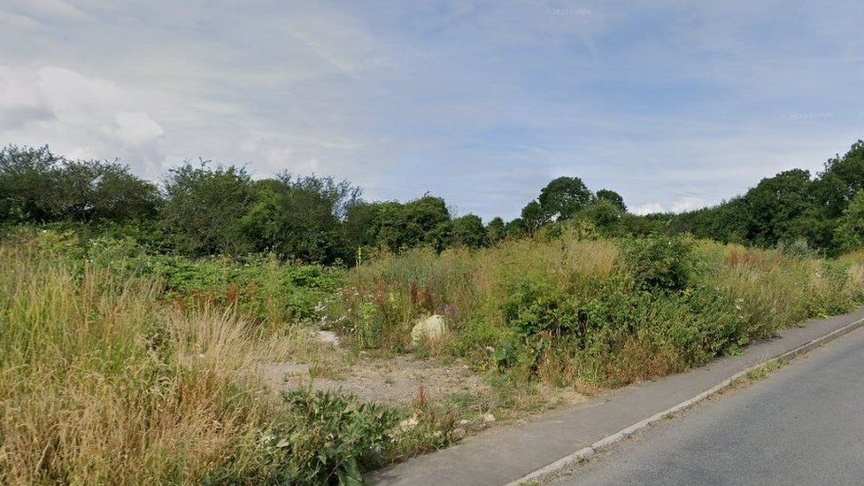 Gypsy and Traveller site approved on Pilning site - BBC News