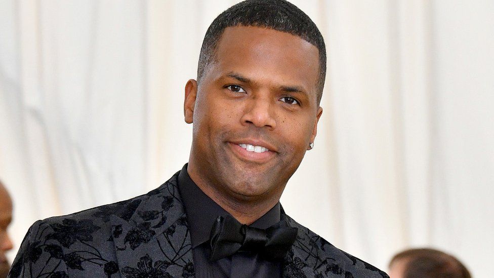 TV host AJ Calloway leaves Extra over sexual assault allegations - BBC News