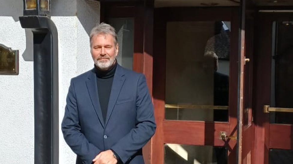 Hotels urged to 'step up' and help Ukrainian refugees - BBC News