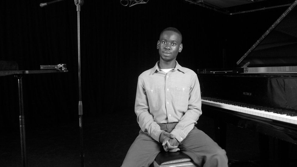 The autistic musician who 'makes music with his mind' - BBC News