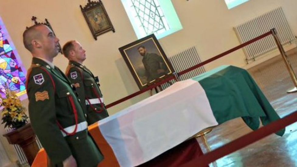 Thomas Kent: State funeral in Cork for 1916 rebel - BBC News