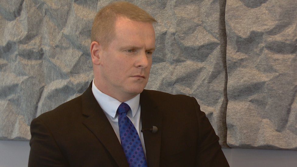 Duped mum warns over fake caravan holiday scam - BBC News