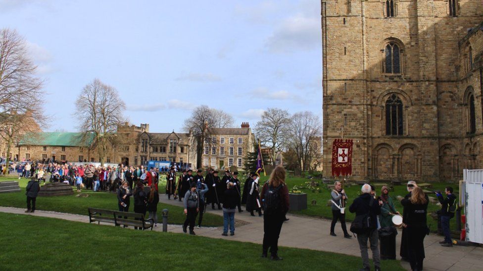 Procession marks St Cuthbert's Day celebrations - BBC News