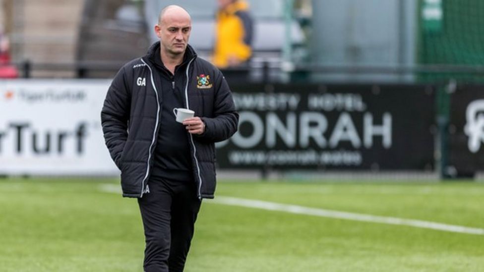 Aberystwyth Town: Club legend Gavin Allen steps down as manager - BBC Sport