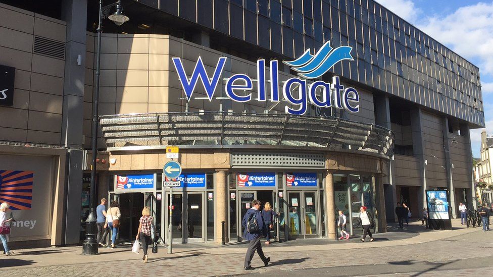 Six rescued from lifts after power cut - BBC News