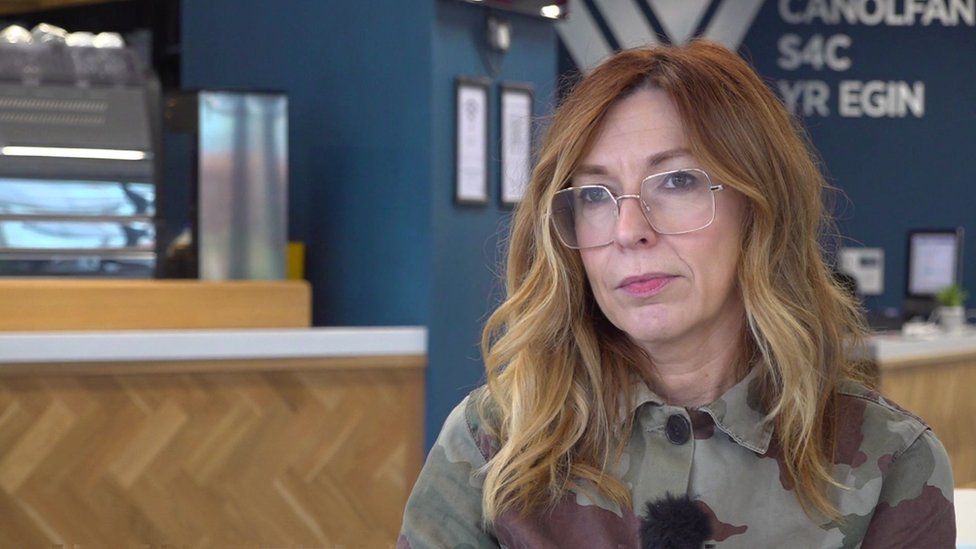 Non Parry: Diagnosis awtistiaeth yn 'rhyddhad' - BBC Cymru Fyw