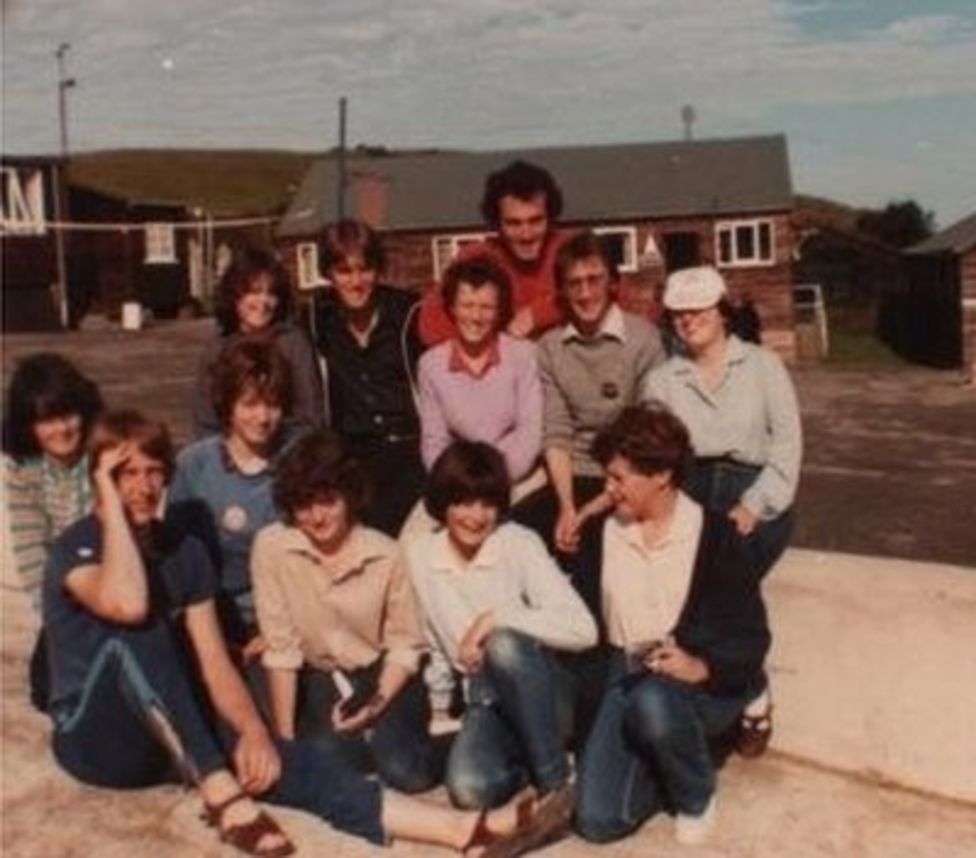 Swogs adnabyddus Llangrannog yn cofio'r dyddiau da - BBC Cymru Fyw