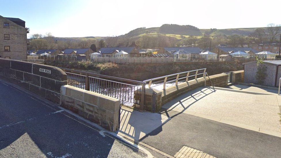 Mytholmroyd: Ted Hughes-inspired sculpture opposed by poet's widow ...