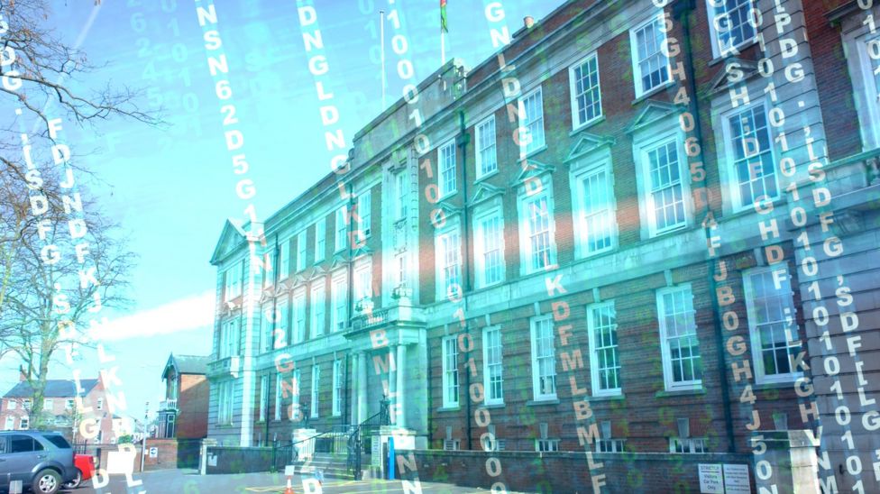 The cyber kidnappers: The day hackers hijacked my phone - BBC News