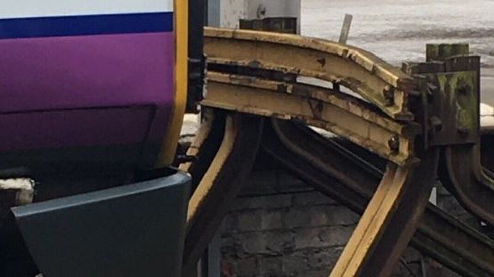 Injuries as Northern train hits buffer at Preston station - BBC News