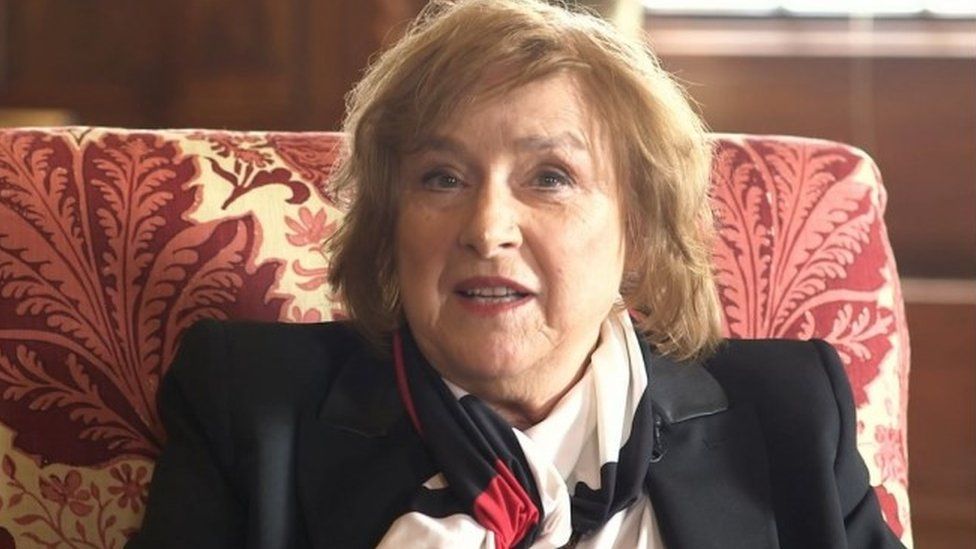 Sir Ken Dodd foundation pledges £700k to Shakespeare project - BBC News