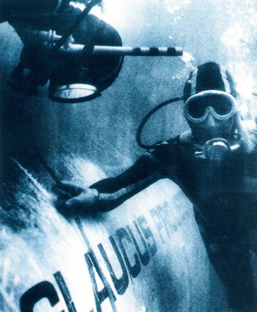 An act of extraordinary, underwater DIY - BBC News