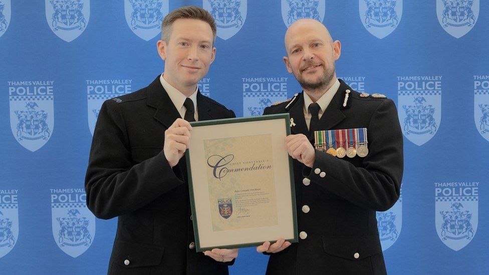 Thames Valley Police awards officers for detaining armed man in Reading ...