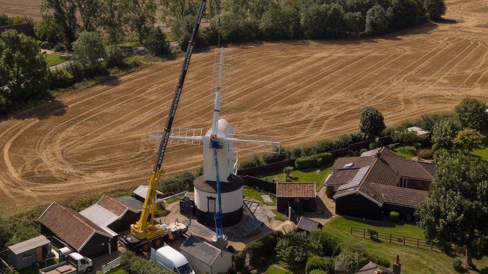 Saxtead Green Post Mill: New sails for 18th Century windmill - BBC News