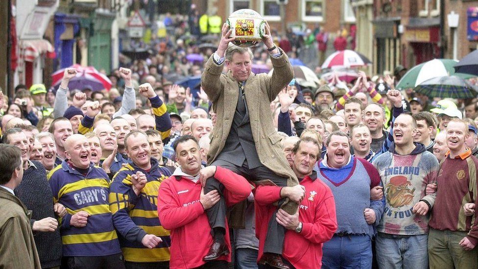 Ashbourne Shrovetide Football: D-Day veteran to start game - BBC News