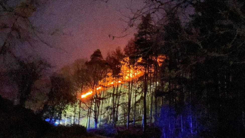 Church Stretton: Firefighters remain at scene of hillside blaze - BBC News