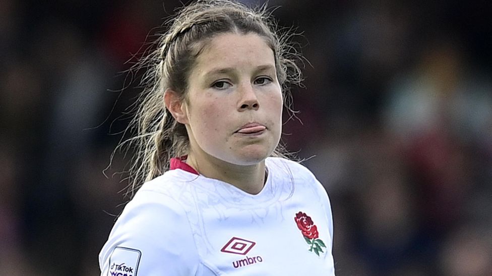 England rugby: Star player visits her Sussex grassroots club - BBC News