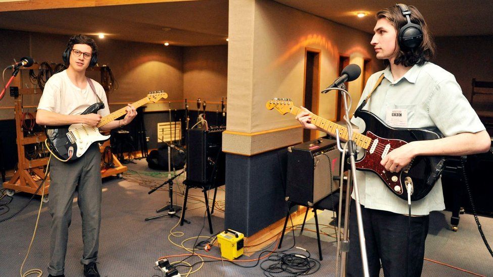 The Magic Gang: The band ready to 'get bigger and bigger' - BBC News