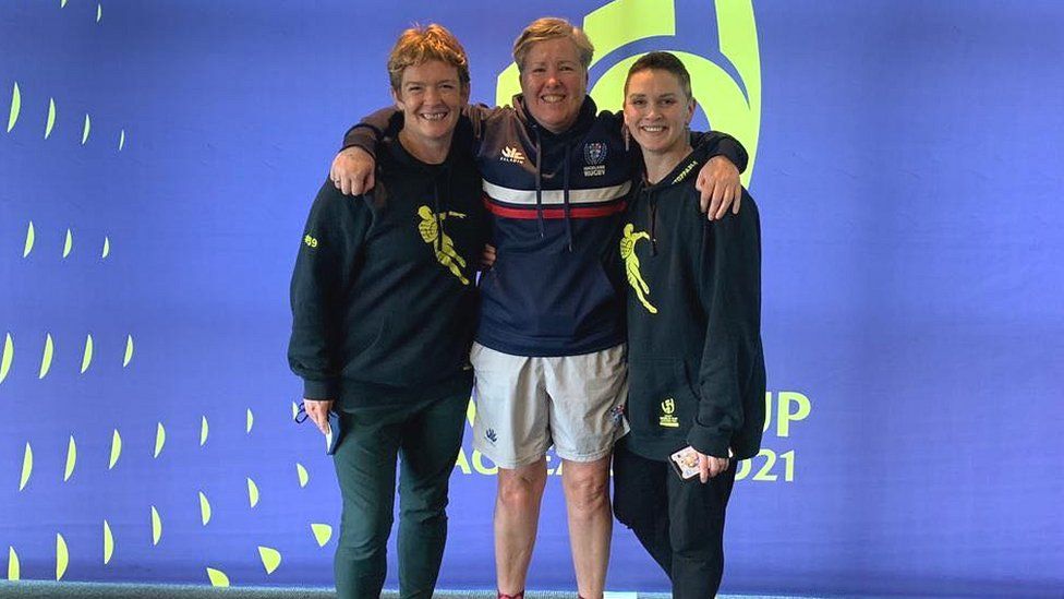 "Mae rygbi'n rhan annatod o'm myd i." - BBC Cymru Fyw