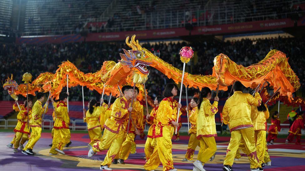 Lunar New Year: Year of the Dragon celebrated around the world - BBC ...