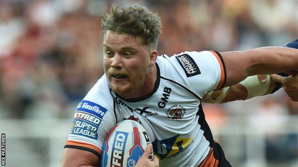 Adam Milner: Castleford hooker spurns NRL interest to sign new three ...