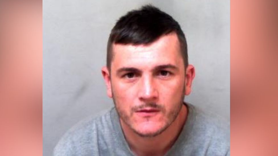 Jaywick: Retrial sees man convicted of street fight killing - BBC News