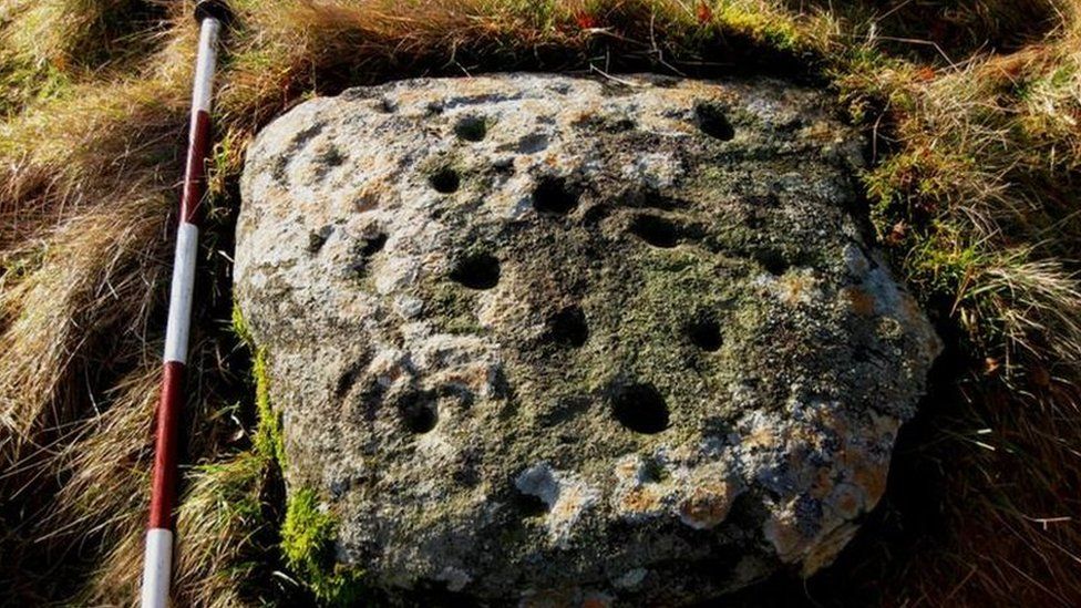 Database of Scotland's ancient rock art to be created - BBC News